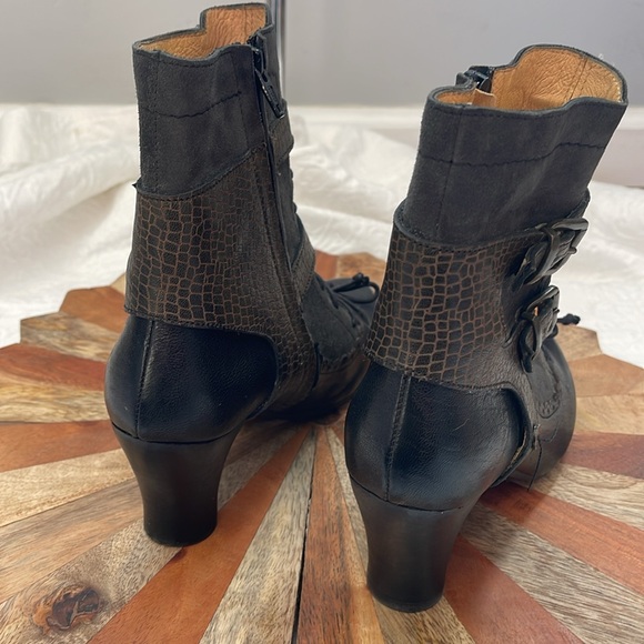 Gold Button | Shoes | Gold Button Steampunk Leather Boots Size 36 ...